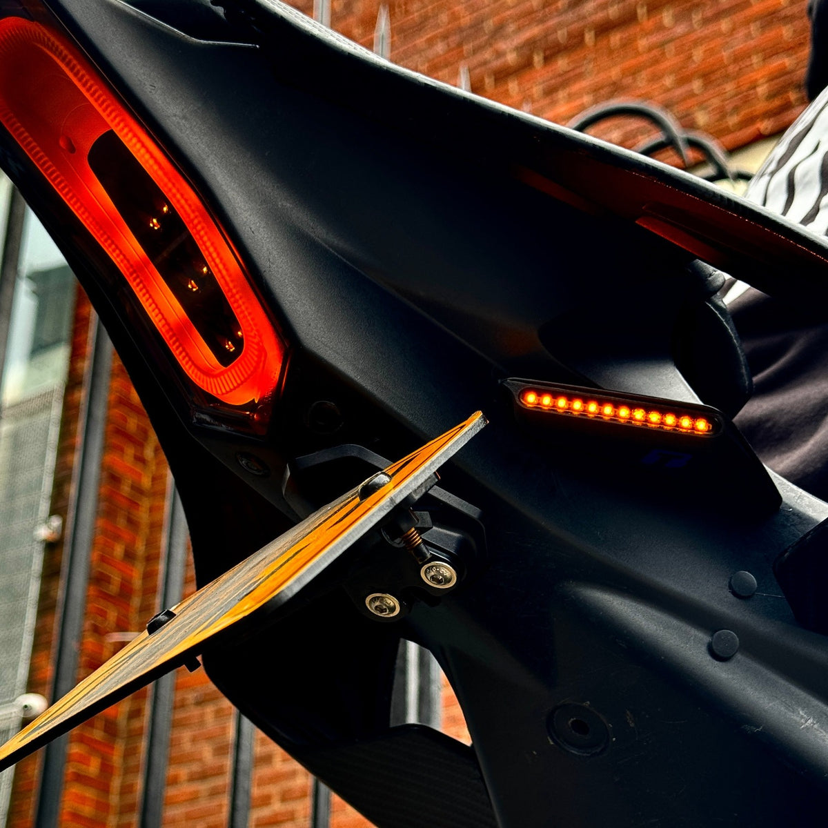R1 Findicators - Sequential Indicators with F1 style brake light – Barz ...